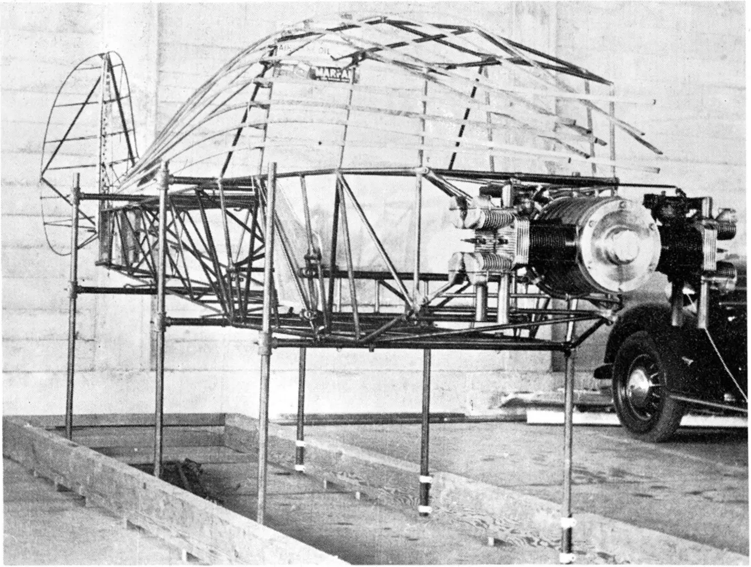Airplane during construction. Although Rouffaer R-6 was supposed to be sold unchanged and without an engine, its prototype was equipped with a 80-strong four-cylinder engine concluded in a cylindrical hood. Engine carburetors were installed on its back, which ensured perfect adaptation and compactness.