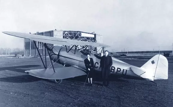 Frukt av frigjøring. CCF Maple Leaf Trainer II