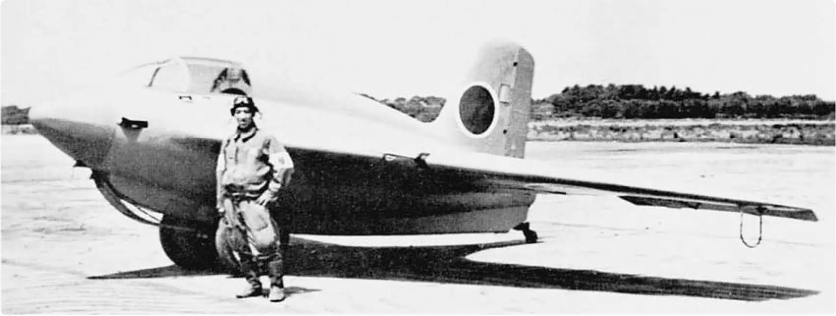 MXY8 Glider guhertoyek interceptor J8M bû. Di 7ê Tîrmeha 1945-an de, Prototype J8M1 di dema bicihanîna firîna xwe ya yekem de hilweşand