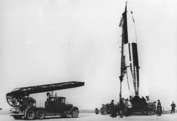 Missile balistico sovietico R-1 (8A11) sulla posizione di partenza, 1948. Rantd. F.35, op.3, d.22