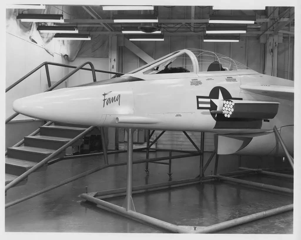 Northrop N-102 Houten Bomber Fighter Untwerp MOCKUP. De yndieling fan 'e Amerikaanske loftmacht en de fiktive seriële keamer wurde op' e yndieling dellein.