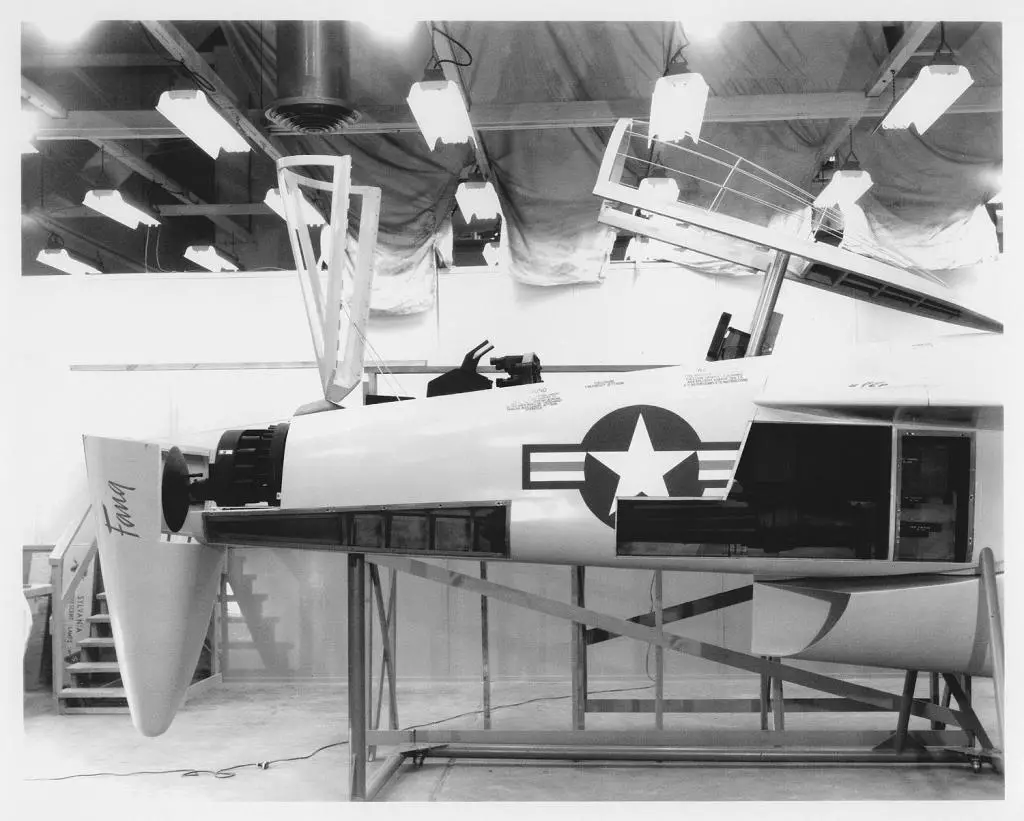 Northrop N-102 Houten Bomber Fighter Untwerp MOCKUP. De yndieling fan 'e Amerikaanske loftmacht en de fiktive seriële keamer wurde op' e yndieling dellein.