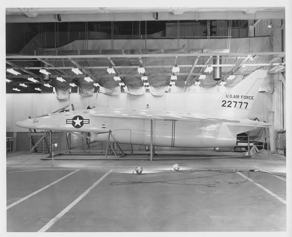 Northrop N-102 Houten Bomber Fighter Untwerp MOCKUP. De yndieling fan 'e Amerikaanske loftmacht en de fiktive seriële keamer wurde op' e yndieling dellein.