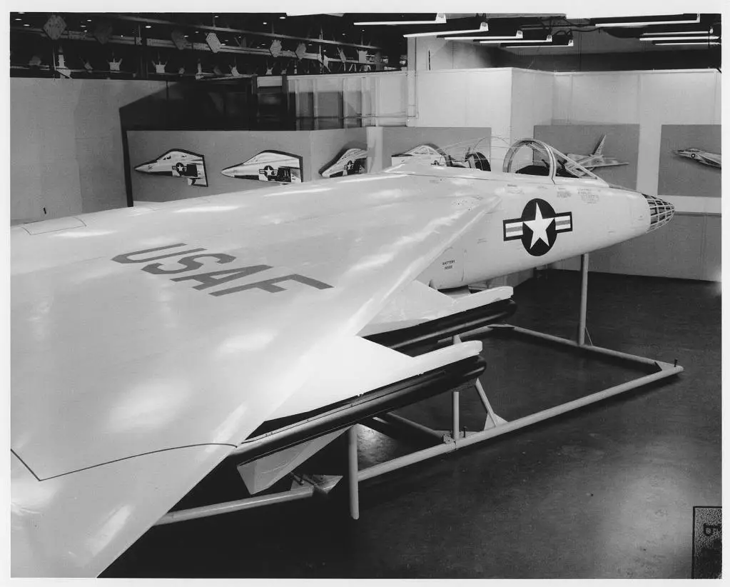 Northrop N-102 Houten Bomber Fighter Untwerp MOCKUP. De yndieling fan 'e Amerikaanske loftmacht en de fiktive seriële keamer wurde op' e yndieling dellein.