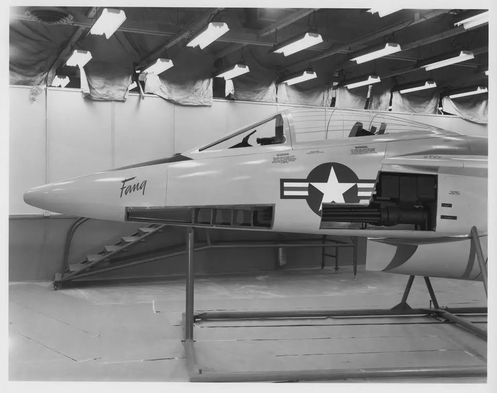 Northrop N-102 Houten Bomber Fighter Untwerp MOCKUP. De yndieling fan 'e Amerikaanske loftmacht en de fiktive seriële keamer wurde op' e yndieling dellein.