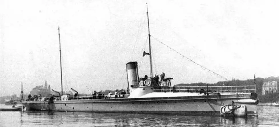 Padrão alemão para o Mar Negro. Mint Cruiser Tipo "Capitão Tenente Kazar"