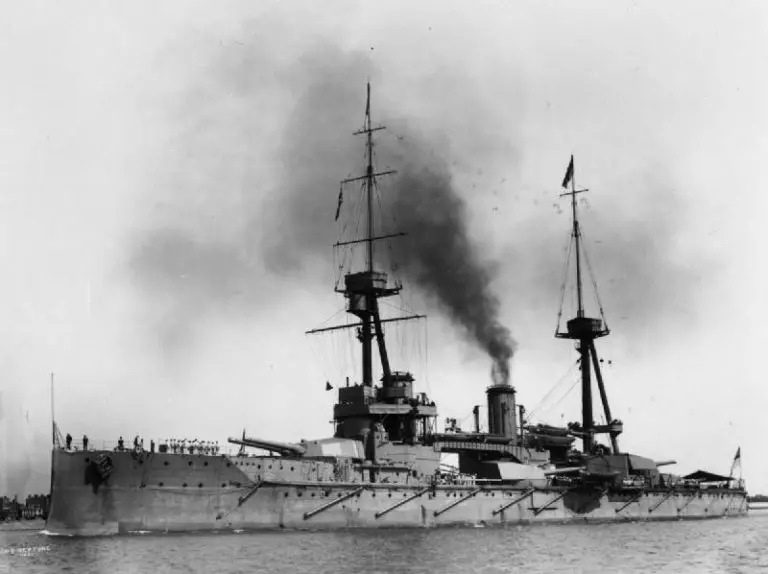Ingurube. Battleship