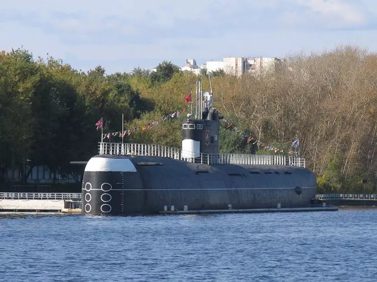 Umushinga wa Submarine 641b B-396 "Novosibirsk Komsomots" mu nzu ndangamurage ya Navy muri Parike ya Tushuri yabereye mu majyaruguru ya Tushuri ku nkombe z'ibigega bya Khimki i Moscouir