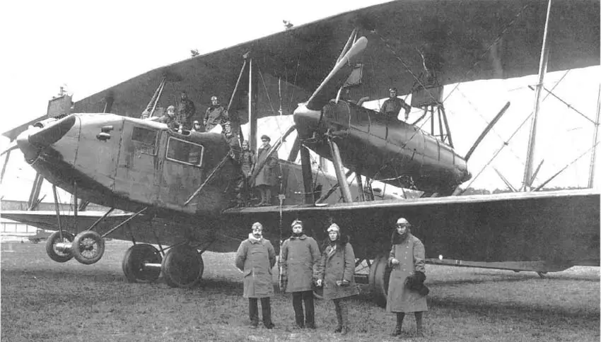 Máy bay ném bom nặng Zeppelin Staaken R.xiva; Bortmethnik trong gondola giữa các động cơ