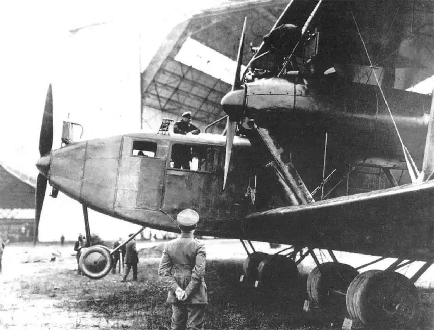 Heavy Far Bomber Zeppelin Staaken R.xiv (R.43) med Maybach MB.iva motorer