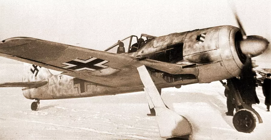 Fw 190a-4 mula sa i./jg 54, nagpapakita ng mabilis na wear ng winter white coating