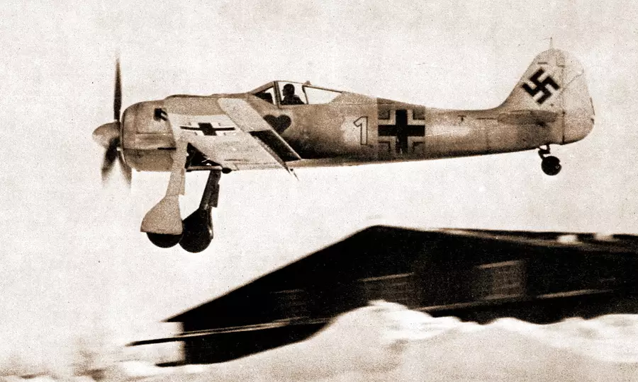 FW 190A-4, i begynnelsen kom jeg inn i II./JG 54, men så overførte jeg til I-gruppen, i februar 1943, kommer det til landing i Krasnogvardeysk (Gatchina). Dømme etter innebygd nummer, det kan være w.nr.147143 Commander 1./jg 54 Ober-lieutenant Walter Novotny (Walter Nowotny, 258 vinner for krig)