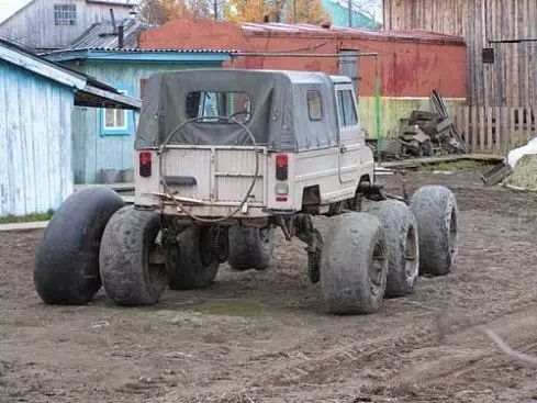 Альтэрнатыўны варыянт аўтамабіля амфібіі.