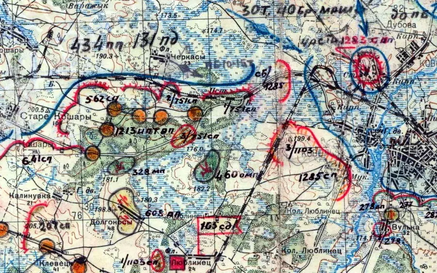 Fragment der 47. Armeekarte am 4. April, die die Position der Batterie 1213. Ittap am Rand des Waldes südlich der Eisenbahnlinie zeigt