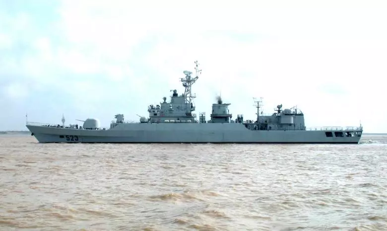 Mare na Kitajskem Rocket Frigates.