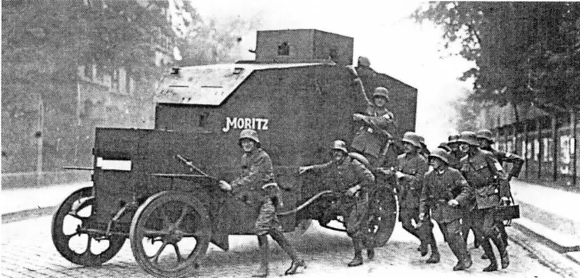 Dútske Armored Trade 18. Beheflls-Panzerkraftwagen. FRAYKOR yn 'e Baltyske steaten. Overgelijde pânsere auto's