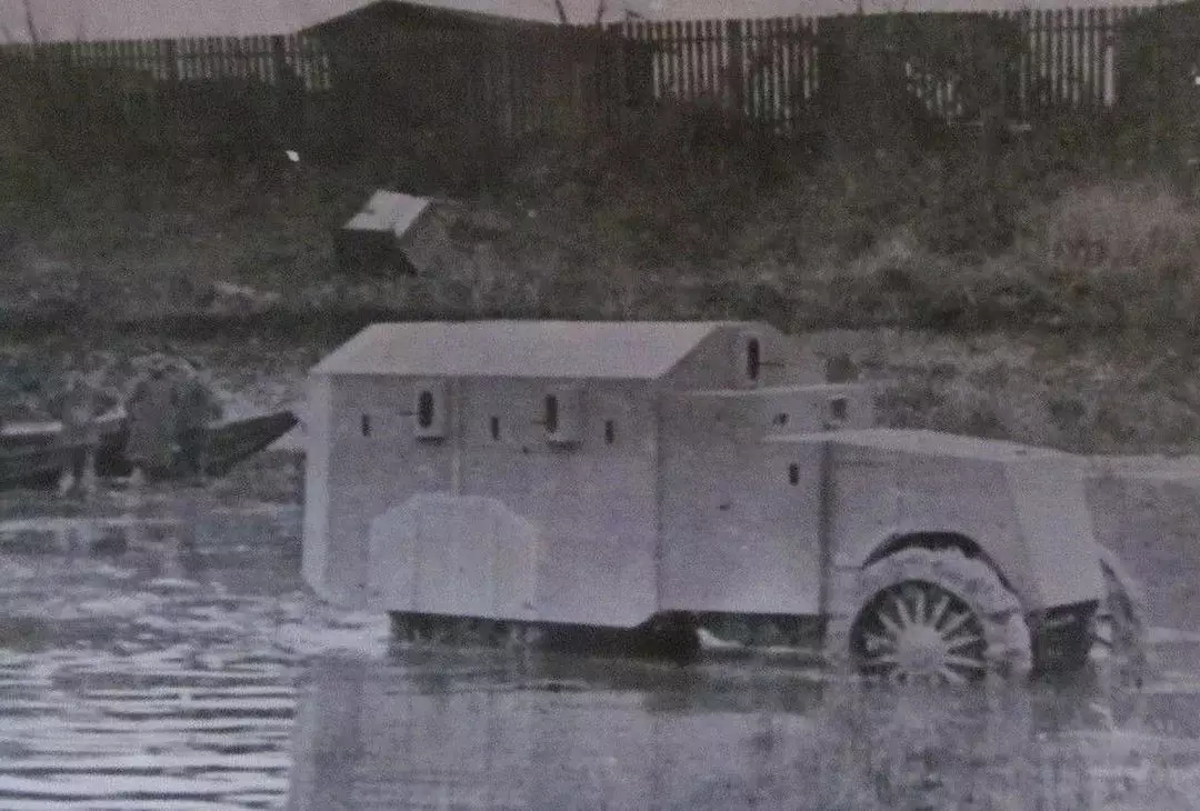 Hermann Blind Tongue. Parte 16 Daimler DZvr (Erzatz). 1919. Beast di terrore bianco bavarese