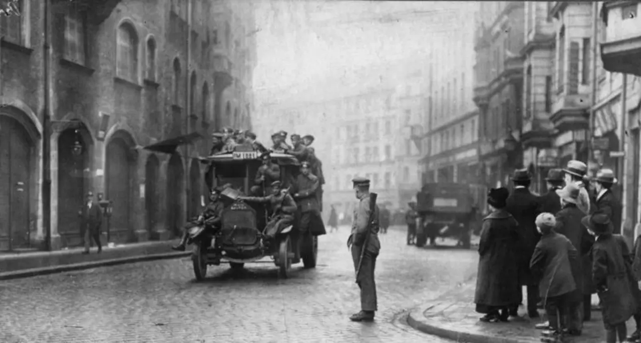 Hermann Blind Tongue. Parte 16 Daimler DZvr (Erzatz). 1919. Beast di terrore bianco bavarese