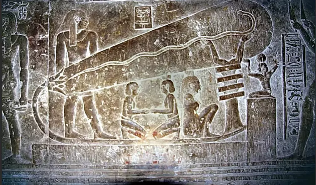 Çfarë mund të shihet në Bas-Reliefs: Kë dhe për çfarë qëllimi janë ndërtuar piramidat