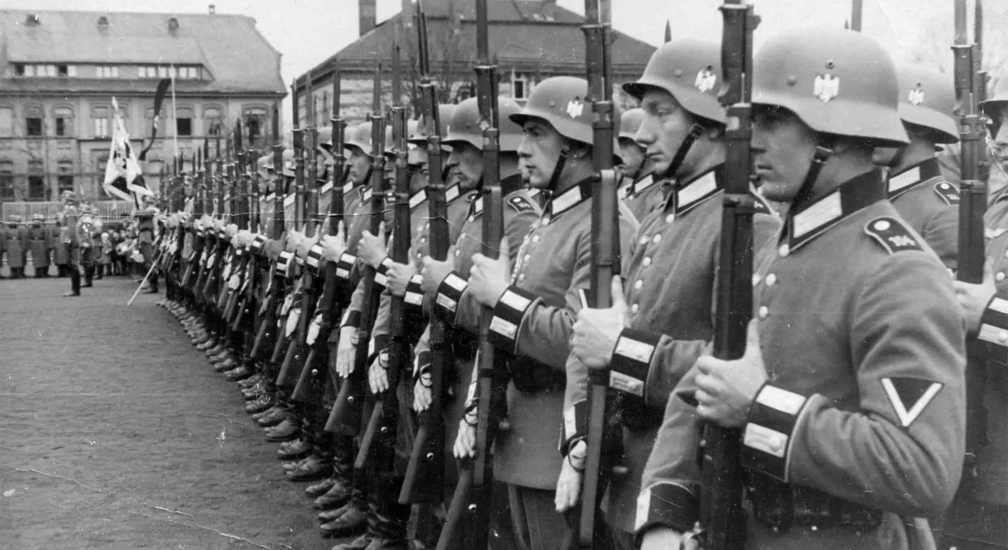 Var staða í Wehrmacht, svo stjórnmálamaður í Red Army?