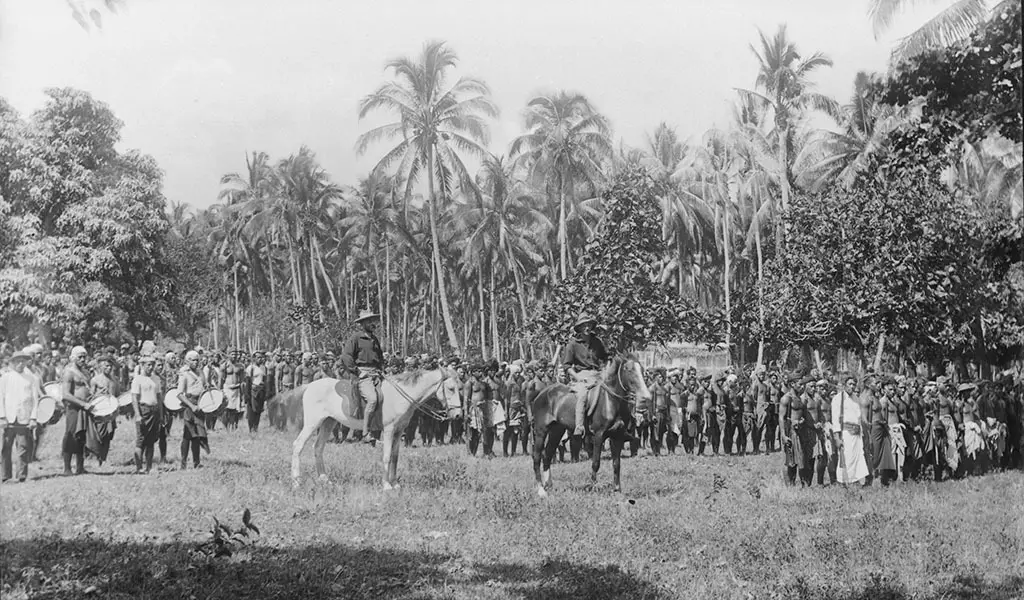 Welere yolda Anglo-Amerikan-Afrika kadrosu. maas.museum.