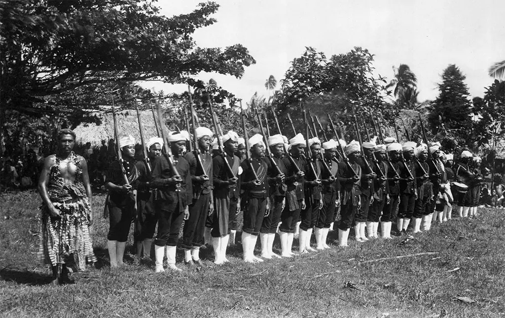 Los guerreros del líder iosefo, preparados y armados por los alemanes. 1899 años. maas.museum.