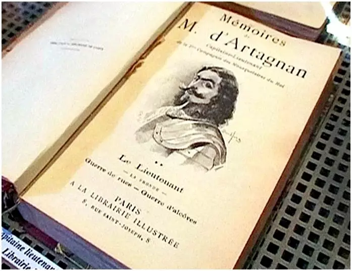 Memoars charles de batz d'artagnian, i cili përdorte dum