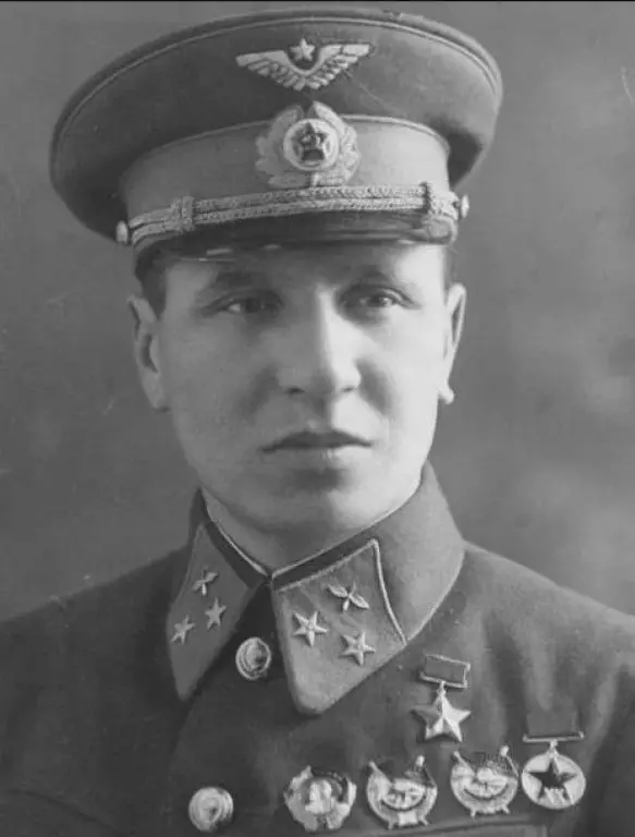 Fedor polyiniini, FYNA. Kiinan toiminnalle sai Golden Star Hero vuonna 1938.