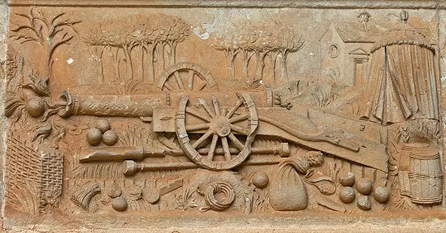 Arma francesa no bas-relevo da lápide da sepultura de Galiotaja de Womenuyak, a cabeça de artilharia sob Francis I. imagem com grandes detalhes, embora reflete o estado de assuntos até o início dos anos 1540