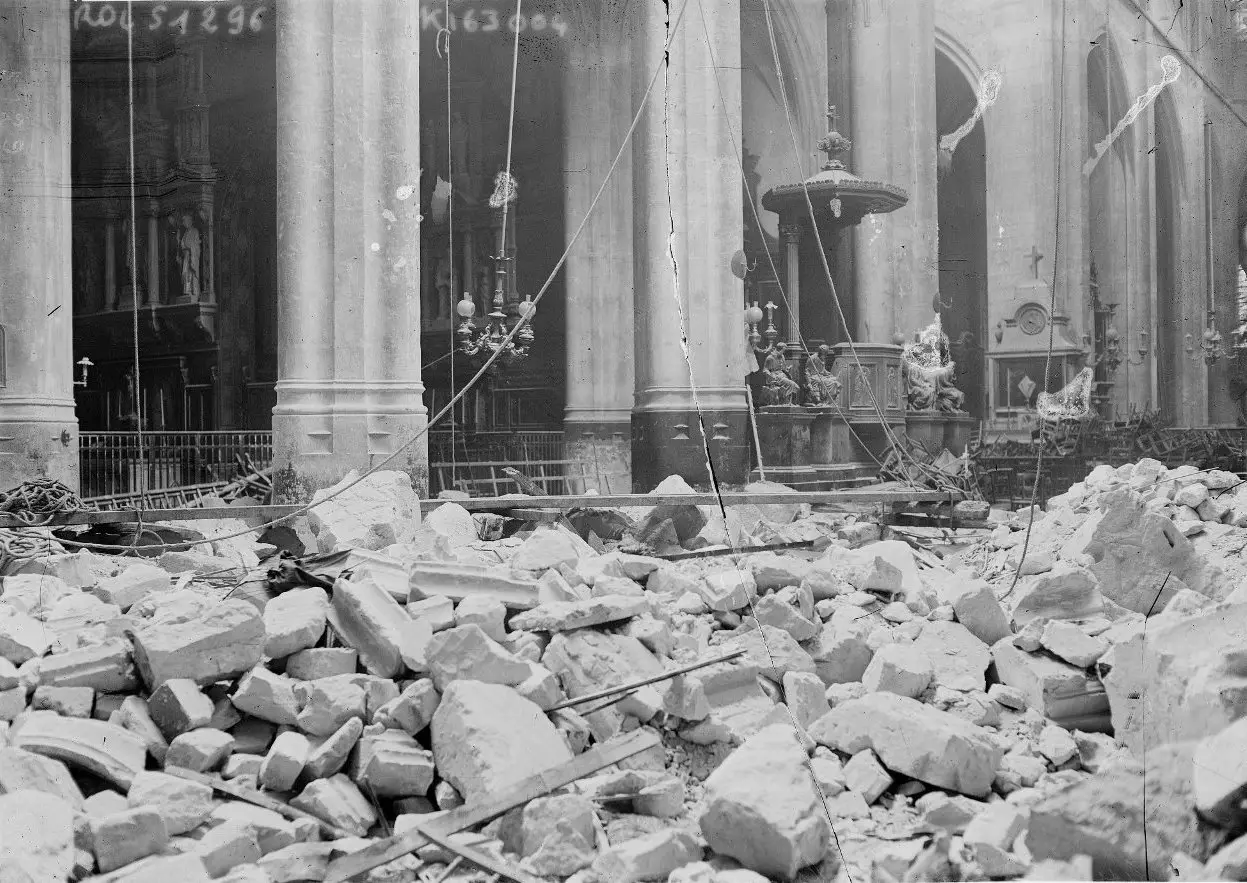 Vernietiging in de kerk van Saint-Zherev na het betreden van de Caiser Wilhelm Geschütz Trunking Gun, 29 maart 1918. Bibliothèque Nationale de France