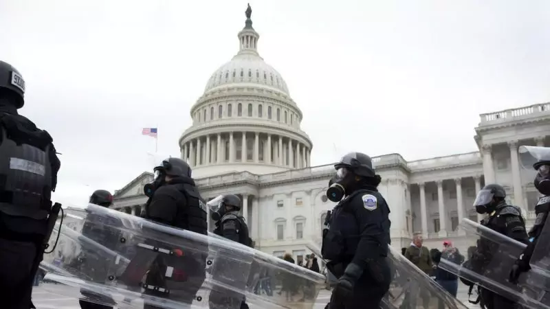 Sturm Capitol ve Beyaz Saray. Amerika Birleşik Devletleri'nin ana sembolleri filmlere saldırdığı için