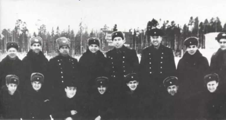 De militêre berekkening fan 'e earste lansearring fan' e RT-2-raket (8K98) by it Plesetsk Polygon, novimber 1966. Archival Foto fan it boek "Northern Cosmodrome fan Ruslân" (2007)