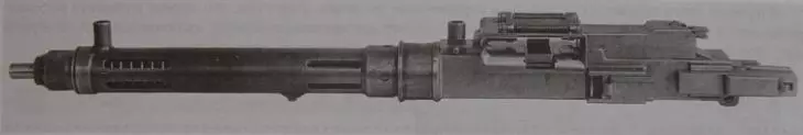 Sowjetesch Ultra-Trunk Fligeren vun engem Rifle Caliber