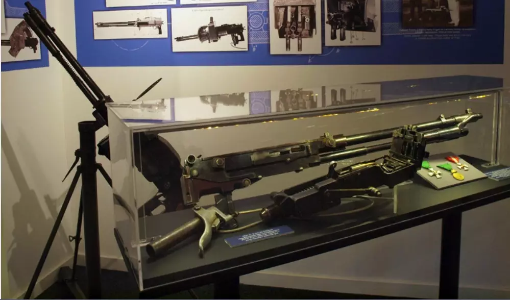 Madžarski skoraj ultrahhi ... Machine Gun Gebauer 1939.m