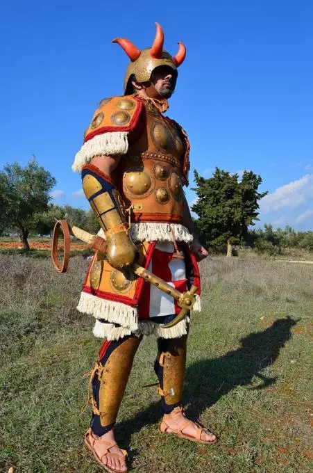 Armes i armadura de guerrers de la guerra de Troia. Part 13 
