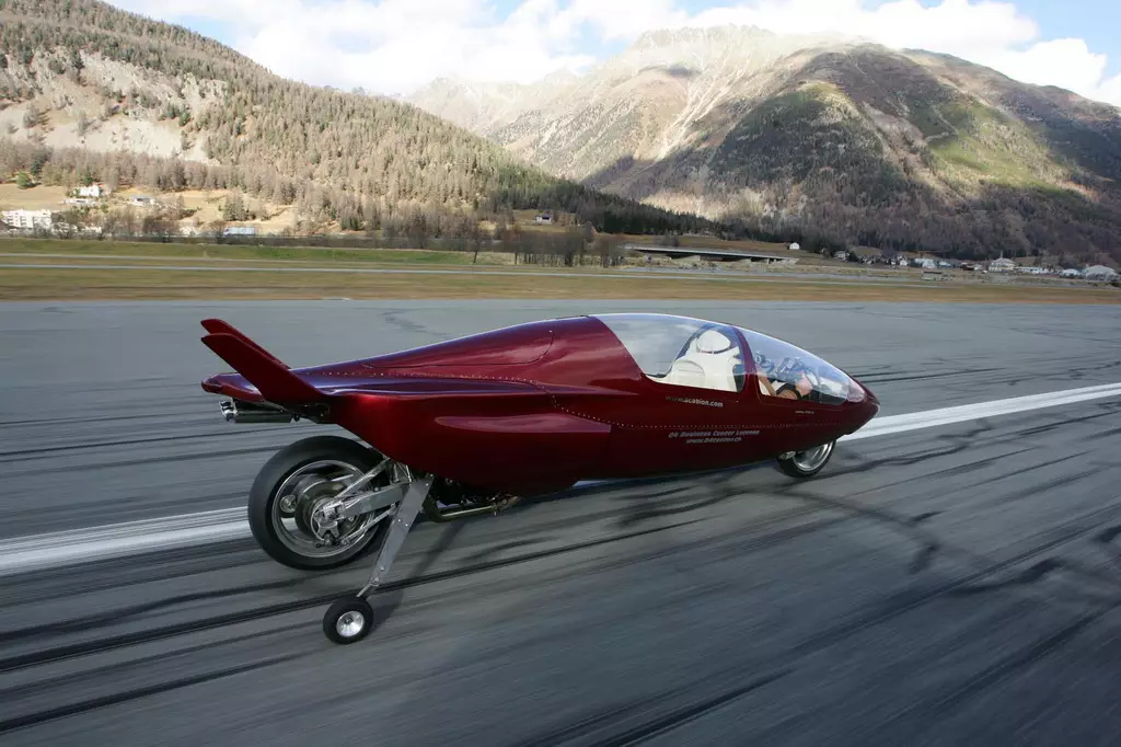 Acabion - Moto Cápsula, voando na rodovia com a velocidade de aeronaves