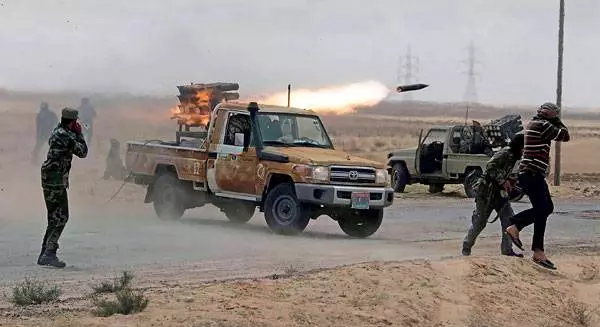 Libya: Toyot War: Samopal