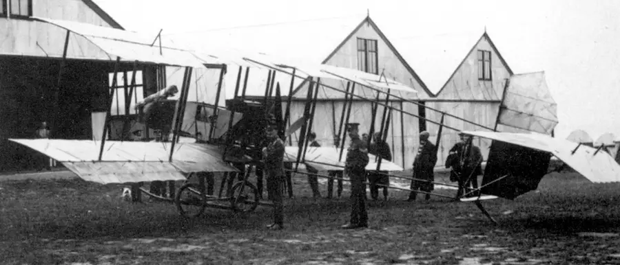 F.E.2 1911 durante os experimentos con armas