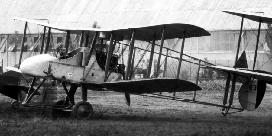 F.E.2C №6370 - A primeira instancia desta modificación, á esquerda en RAF para o traballo experimental