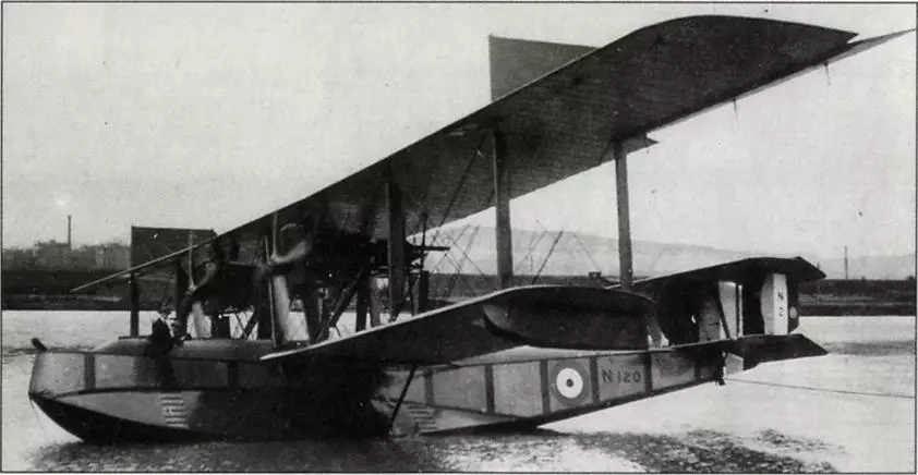 Ainoa rakennettu esimerkki lyhyt Cromarty, N120 Flying Boat. Myöhemmin hän oli asennettu ruuveja Valentia N124