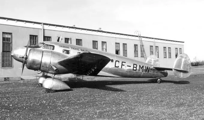 Alerga la granița canadiană. Aeronavele de pasageri Barkley-creste T8p-1. Statele Unite ale Americii