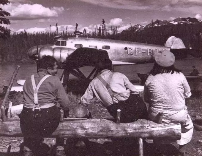 Lafen op déi kanadesch Grenz. Passagéier Fliger Barkley-wuessen T8P-1. USA