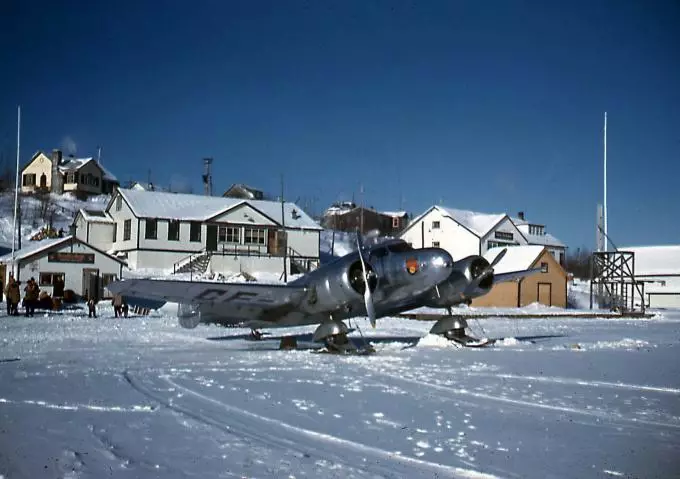 Lafen op déi kanadesch Grenz. Passagéier Fliger Barkley-wuessen T8P-1. USA