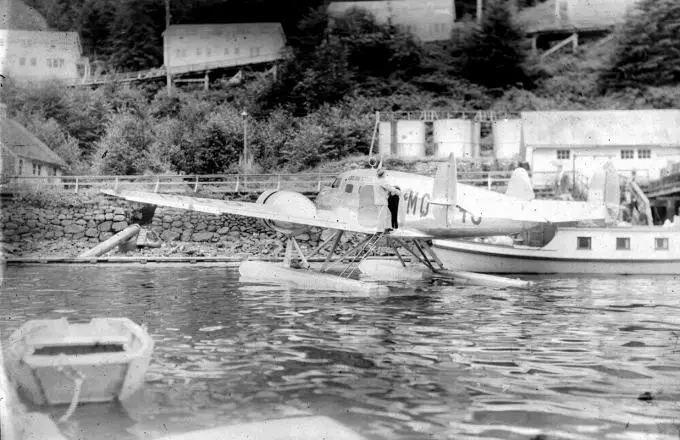 Lafen op déi kanadesch Grenz. Passagéier Fliger Barkley-wuessen T8P-1. USA