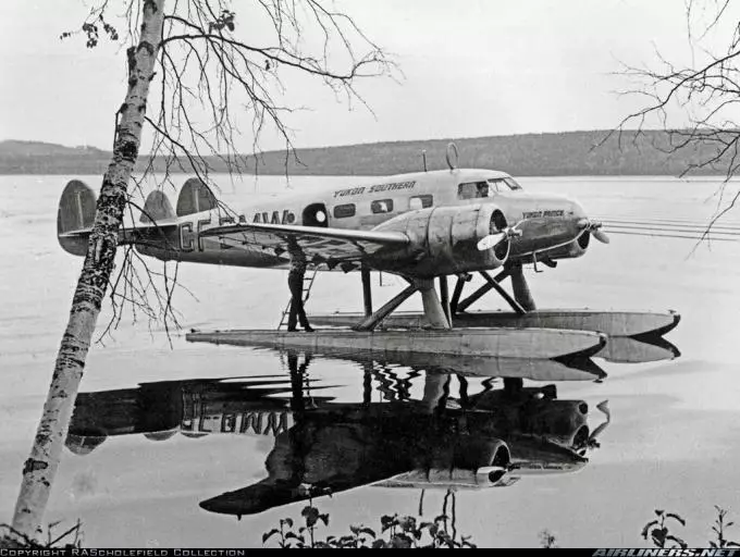 Alerga la granița canadiană. Aeronavele de pasageri Barkley-creste T8p-1. Statele Unite ale Americii