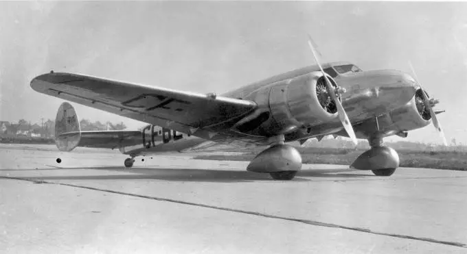 Alerga la granița canadiană. Aeronavele de pasageri Barkley-creste T8p-1. Statele Unite ale Americii