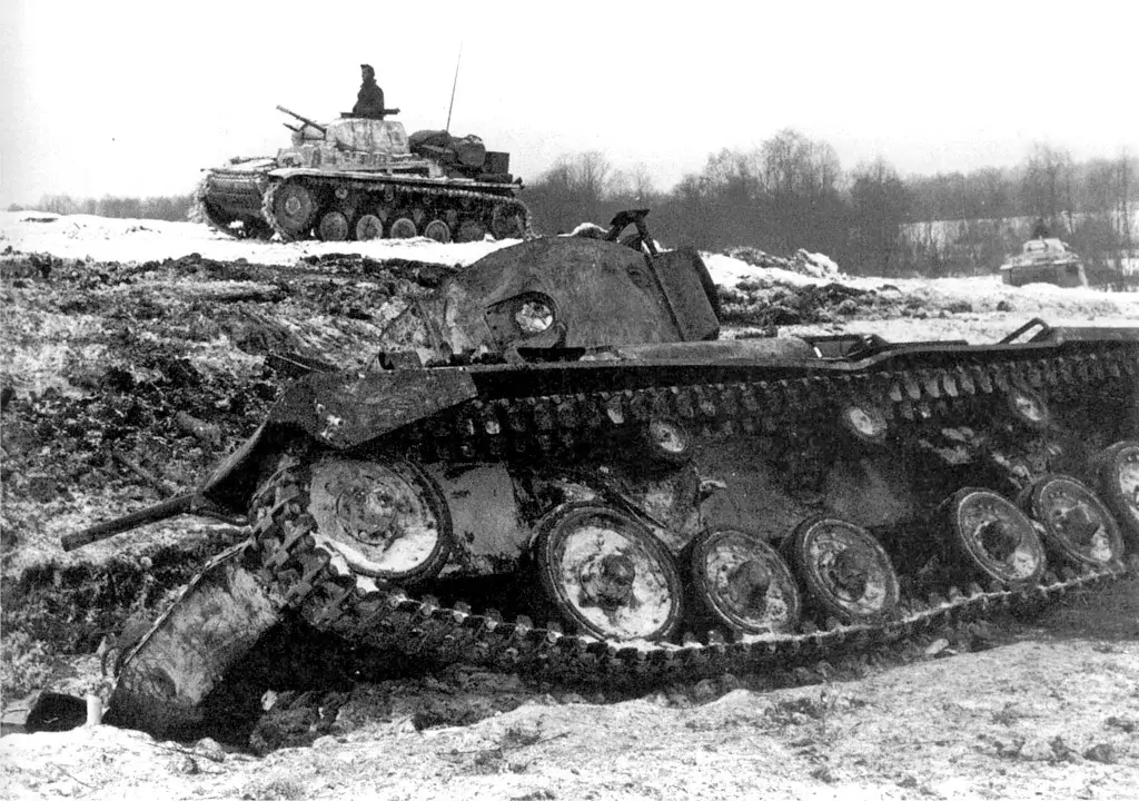 Een van de gebroken tanks van de 146e tankbrigade, eind november 1941. Deze auto's wisten een bijdrage te leveren aan de verdediging van de hoofdstad