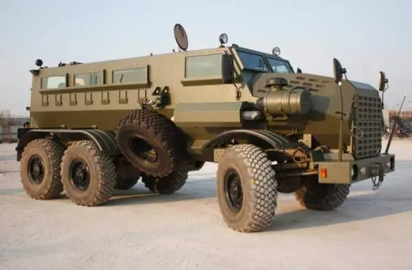 Ural Rulit nebo obrněný personál Carrier Casspir MK6. Jižní Afrika