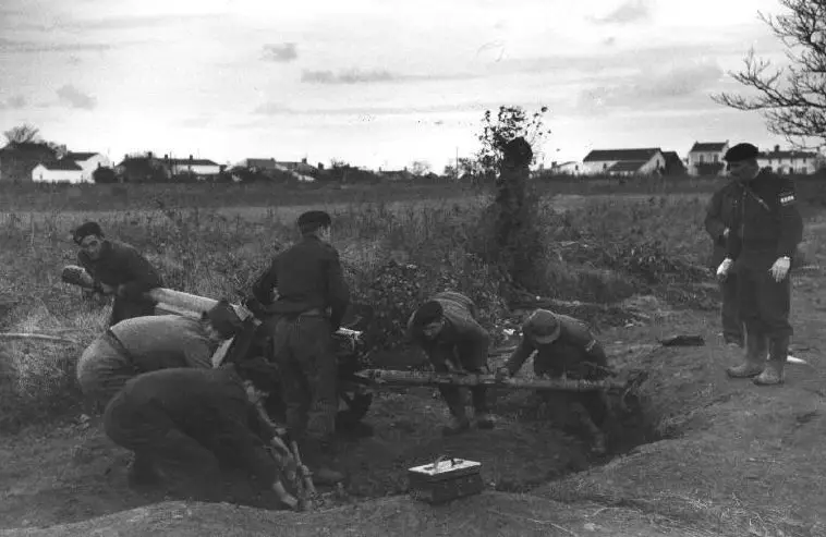 FFI Fighters (Franca Rezisto) estas instalita al la PAK 97/38 al la pozicio. Distrikto Laurian