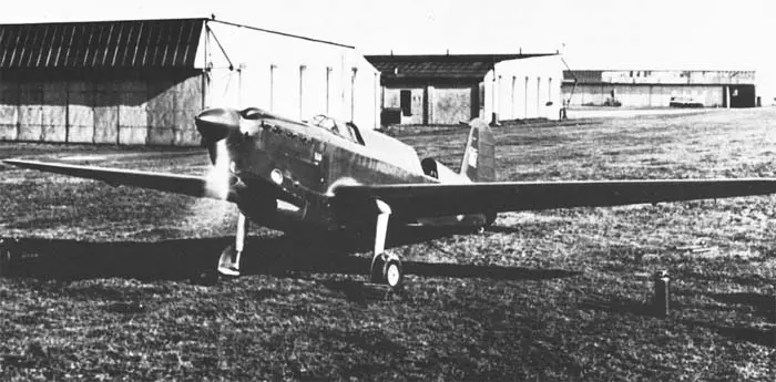 Πολυλειτουργικό αεροσκάφος Caproni Ca-335 / Sabca S-47 στη Γη. Μηχανή σε βελγική καμουφλάζ